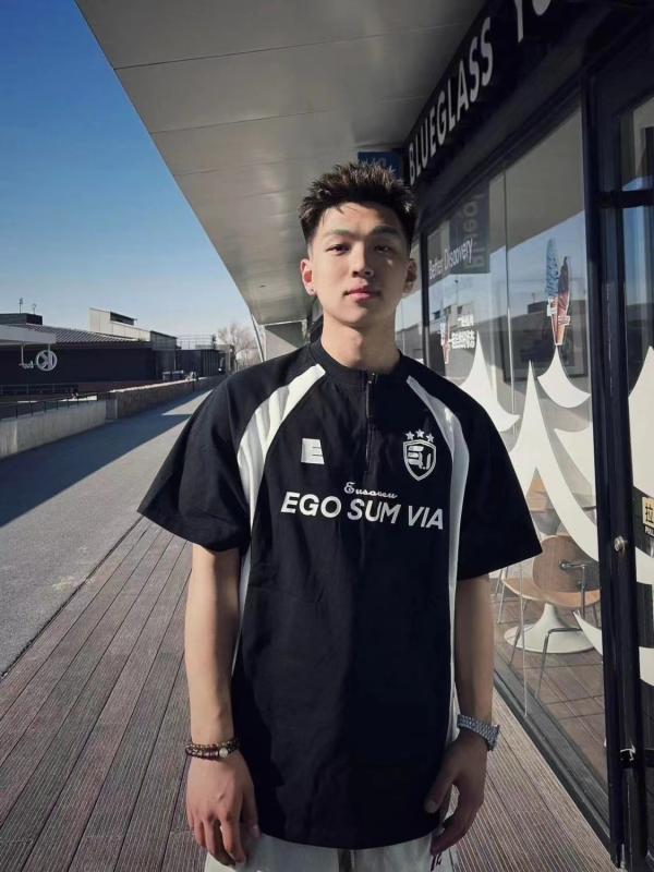 ・カテゴリ: Tシャツ、ベスト・スタイル: スポーツ・タイプ: プルオーバー・ネックライン: クルーネック・袖丈: 半袖・袖タイプ: ドロップショルダー・主な素材: ポリエステル・綿混紡（ポリエステル71～80%）・柄: 文字・フィット: ...