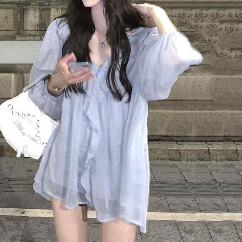 ・カテゴリ: シャツ・スタイル: ベーシック、アーバン・テイスト: きれいめ通勤・主な素材: ポリエステル95%以上・ネックライン: スタンドカラー・袖丈: 長袖・袖タイプ: レギュラー・シルエット: Aライン・デザイン: シンプル・開閉部...