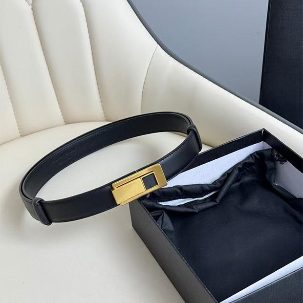 ・素材: 牛革・バックル素材: 銅・留め具の種類: ピンバックル・デザイン要素: ライン、幾何学模様・カラー展開: ブラック、ブラウンレッド・幅: 約2〜4cm・サイズ展開: 90〜115cm・スタイル: 文芸レトロ、エスニック・加工方法:...