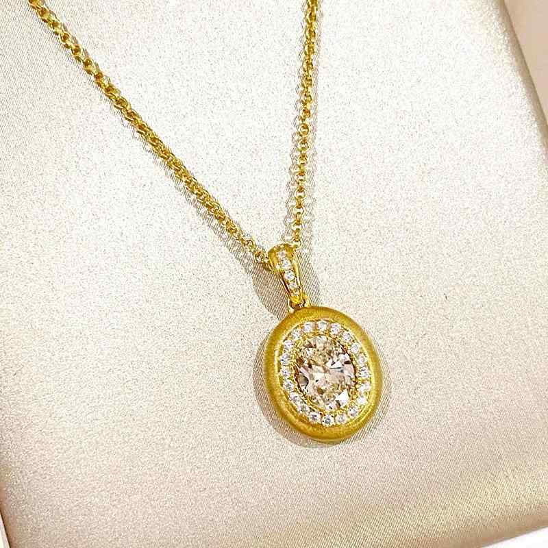 ・素材: 銅・加工: クリスタル装飾・チェーンスタイル: ベーシックチェーン・ペンダント素材: クリスタル・長さ: 約41cm～50cm・カラー展開: ゴールド、シルバー・柄・デザイン: 幾何学模様、楕円・スタイル: 個性派・重さ: 約1g...