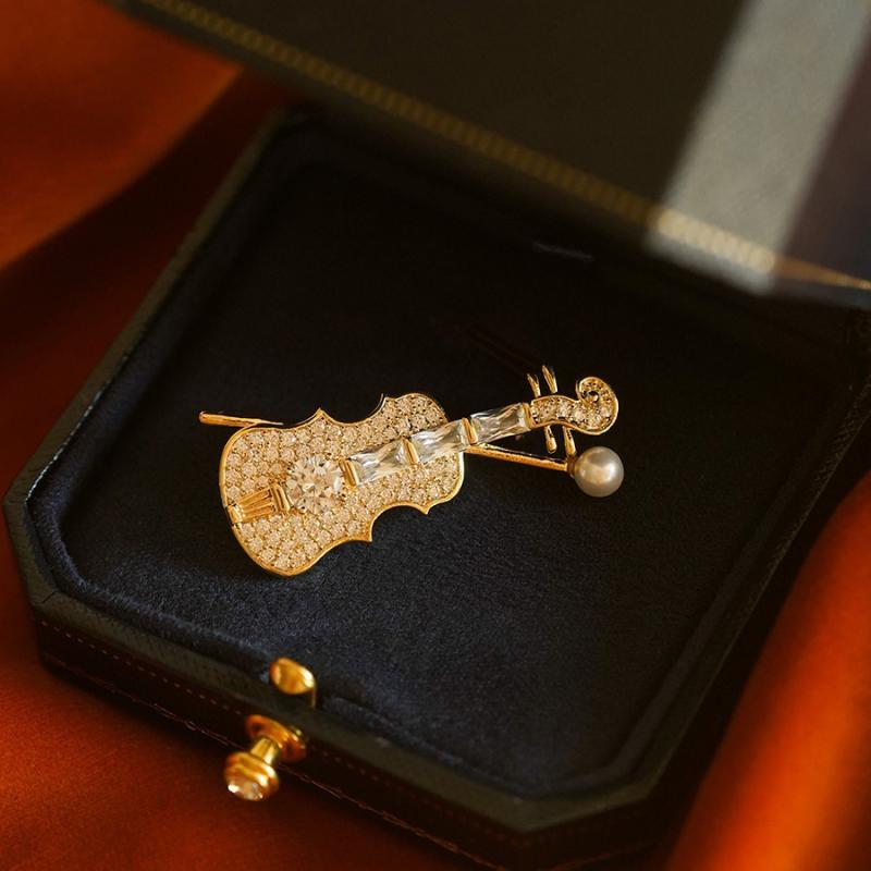 ・主な素材: 銅・対象性別: 女性・加工方法: 電鍍・カラー展開: ホワイト、グリーン・デザイン要素: 音符・機能: 露出防止・デザインテイスト: エレガント・スタイル分類: ビジネスカジュアル・カテゴリ: ブローチ