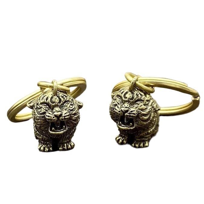 ・カテゴリ: キーホルダー・素材: 金属・ギフトシーン: 誕生日、旅行記念・バリエーション展開: 小萌虎＋小リング、小萌虎＋キーリング、小萌虎＋一葉生財、小萌虎＋金銭宝袋、小萌虎＋実心ひょうたん、小萌虎＋祥雲紐、小萌虎＋財文字銭袋、小萌虎＋...