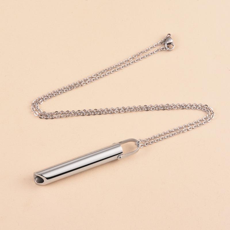 ・カテゴリ: ネックレス・スタイル: スウィートクール、個性派・対象: 男女兼用・主な素材: ステンレス・ペンダント素材: チタン鋼・加工方法: 電気メッキ・形状: 幾何学・デザイン特徴: 幾何学、楕円・チェーンスタイル: 十字チェーン・周...