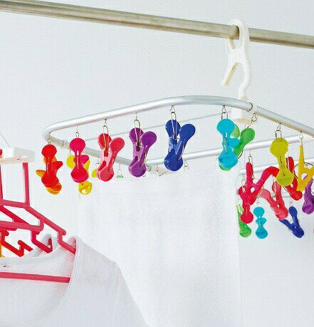 SUNNY RAINBOW ランドリーハンガー 20ピンチ商品の特徴待望のレインボーカラーが仲間入り。SUNNY RAINBOW ランドリーハンガー 20ピンチのご紹介です。■カラフルな見た目で、お洗濯の時間を楽しくしてくれる、見た目にも楽...