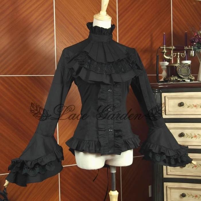 ふりふりフリルがふんだんに使われ、大きなトランペットスリーブが印象的なブラウスシャツ。細部までこだわったデザインは、ヴィンテージやガーリー、ロリータなど様々なテイストにマッチし、あなたの存在感を引き立ててくれることでしょう。色展開 ブラック...