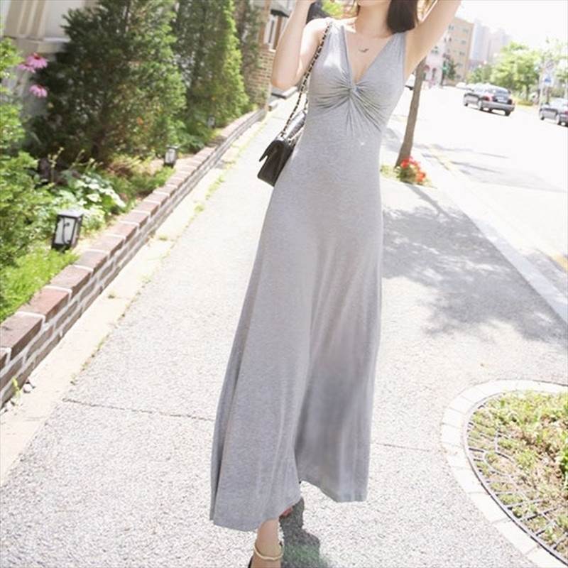Vネックにフロントのツイストデザインがポイントのロングワンピースカジュアルな素材を使用しているのでお手軽に大人のセクシースタイルが完成するアイテムです色展開 ライトグレー　グレー　ネイビーサイズ M Lサイズ(cm)M /総丈110-115...