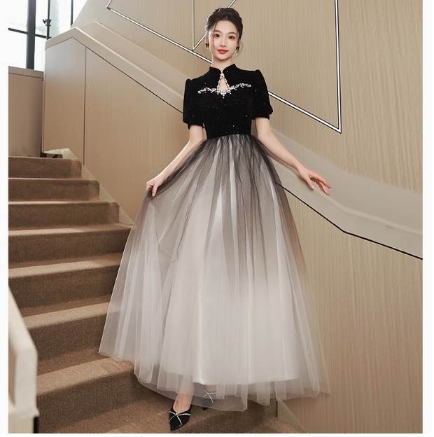 お手元に1着は必要な、上品でおしゃれなドレスが登場しました。5分袖でシースルー地の切り替えデザインが特徴の、二次会や演奏会などで活躍する一着です。ウエストマークでスタイルアップも叶うセミフレアのシルエットは、華やかさと女性らしさを兼ね備えた...