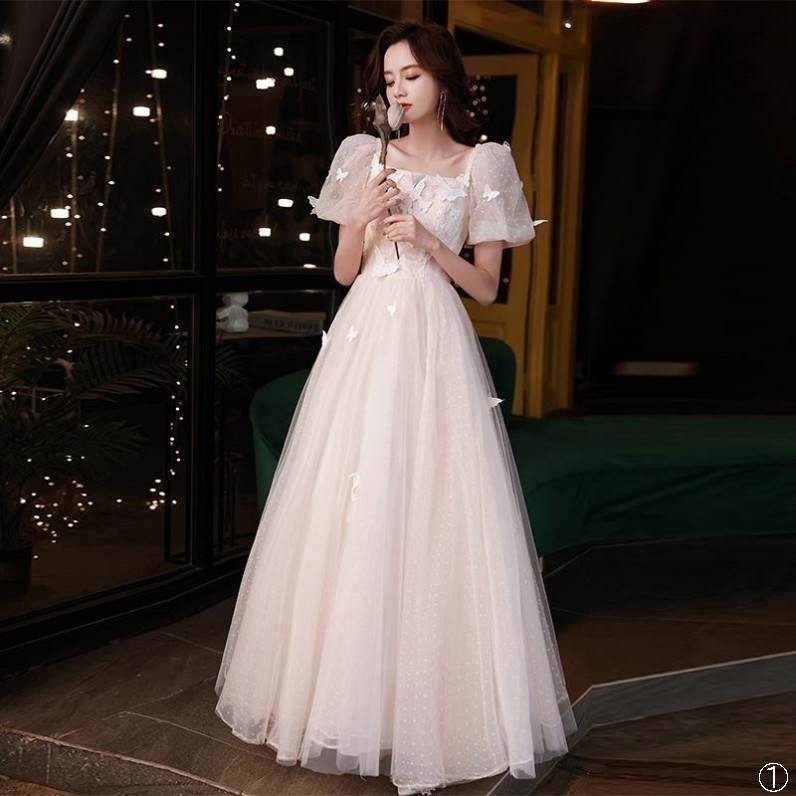 洗練された女性を演出する、パーティードレス。華やかなパーティーシーンやクラシカルなイベントにも最適なアイテムです。一枚で存在感を放つ、プリンセスラインの美しいシルエットが特徴。立体的なボリュームのパフスリーブやフレアスカート、上品なデザイン...