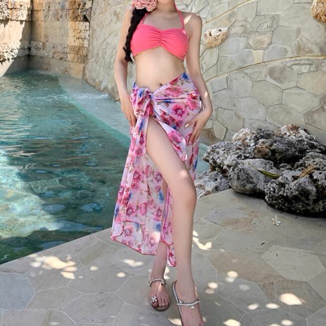 鮮やかなカラーのビキニと羽織ったりもできるパレオの3点セットです。エレガントな模様のパレオがパッと目を引く1着で、リゾートやビーチなどにぴったりのセットです。色展開 ピンク ブルーサイズ S M Lサイズ(cm)S /バスト 70A〜70C...