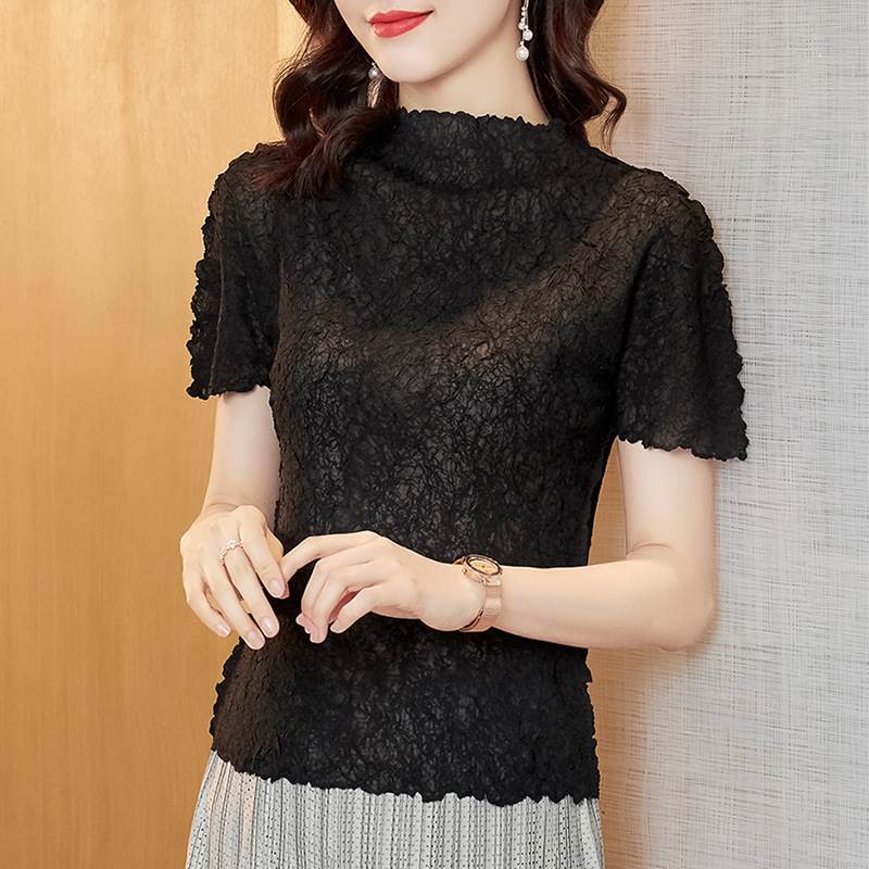 この半袖ハイネックTシャツは、スリムなシルエットと大人可愛いデザインが特徴です。きれいめでおしゃれなスタイルを演出し、ラフでありながらもクールな印象を与えます。無地のバリエーションは春夏の通勤やデート、リゾート旅行など多様なシーンに最適で、...
