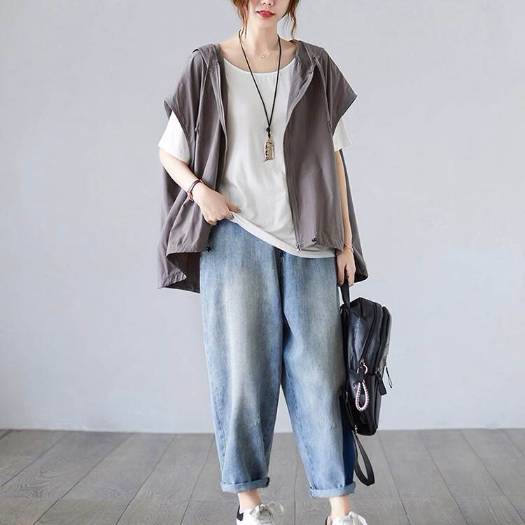 カジュアルでロングシーズン着回しのできるフード付きのベストです。ポケットがついて機能性も高く、普段使いやアウトドアなど様々なシーンにおススメの1着です。色展開 グレー ブラック カーキサイズ L XLサイズ(cm)L /着丈 60〜74 /...