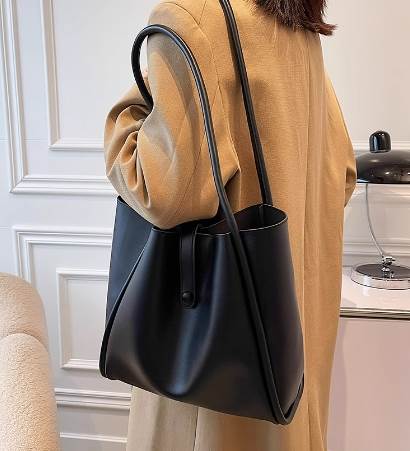 **大人可愛い、シンプルなトートバッグが新登場！**オールシーズンで活躍するこのトートバッグは、シンプルでありながら存在感のあるデザインが特徴です。大容量でしっかりしたつくりは、通勤や通学、デート、お出かけ、ショッピングなど、さまざまなシー...