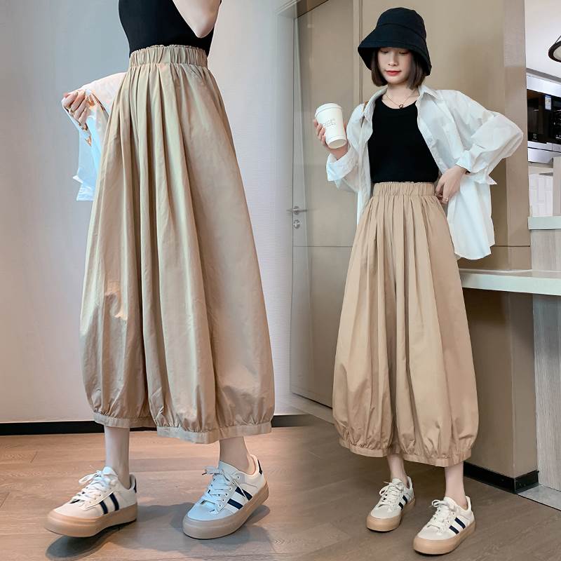 ふわっとボリュームのあるパンツ。広がったラインで体形カバーしてくれます。ゆったり着用できラフに着まわせます。色展開 ブラック ネイビー グリーン ベージュサイズ フリーサイズサイズ(cm)フリーサイズ /パンツ丈 85 /ウエスト 60〜1...