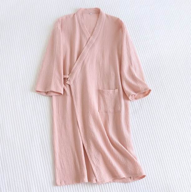 大人の女性にぴったりの、インナーワンピースです！春夏に最適な薄手のデザインで、体型カバーをしながらもおしゃれに見せてくれる一着です。デイリーから特別な日まで、様々なシーンで活躍すること間違いなしのアイテムです。このワンピースは、重ね着コーデ...