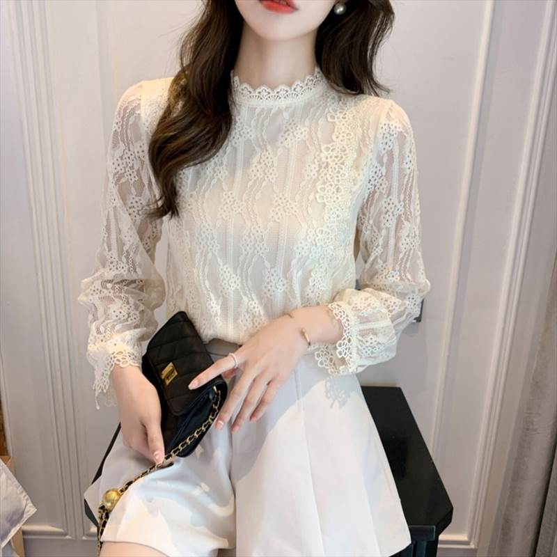 大人可愛いスタイルを実現するこちらのシャツは、スタンドカラーとレースのディテールが魅力のアイテムです！デートや女子会、お出かけ、お泊まり、さらにパーティーやコンサートにもぴったり。組み合わせやすい無地だから、コーディネートの幅も広がります！...