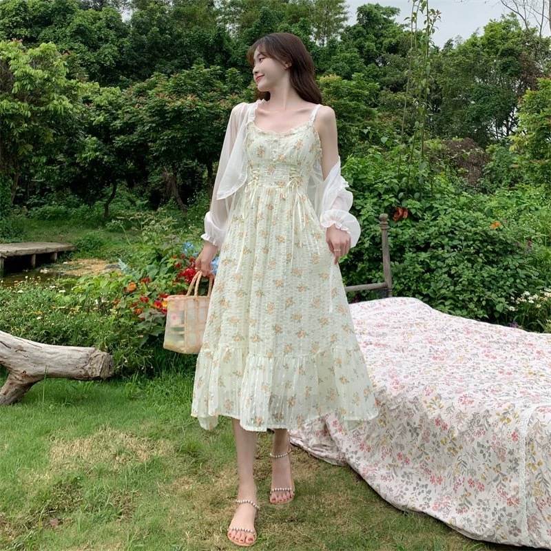 エレガントでカジュアルな「レディース ワンピース カーディガン セットアップ キャミワンピ 2点セット」のご紹介です！この膝丈のワンピースとカーディガンの2点セットは、長袖のドロップショルダーとVネックデザインが特徴で、デートや女子会、お出...