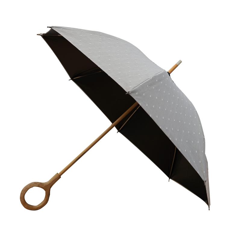 日本製 晴雨兼用 長傘 1級遮光 遮光率99.99％以上 小宮商店 フリンジドットシェード…親骨の長さ：50cm　手開き　8本骨　畳んだ時の長さ：約75cm生地の素材：綿84%麻16％　内側ラミネート加工　1級遮光UVカット率99.99％以...