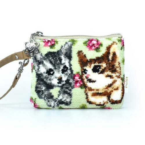 &nbsp;※詳細は各アイコンをクリックしてください素材(本体)綿100％、(ストラップ)合成皮革サイズ詳細ヨコ 10.5cm × タテ 8.3cm備考・シェニール織の製品は、プリントではなく「織り」で出来ている特性上、全く同じ柄の配列には...