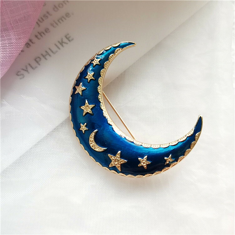 この美しい月デザインのブローチは、ファッションに華やかさを加えるアイテムです。星々が輝くデザインは、特別なプレゼントにもぴったり。どんなスタイルにも合わせやすく、日常使いから特別な日まで幅広く活躍します。