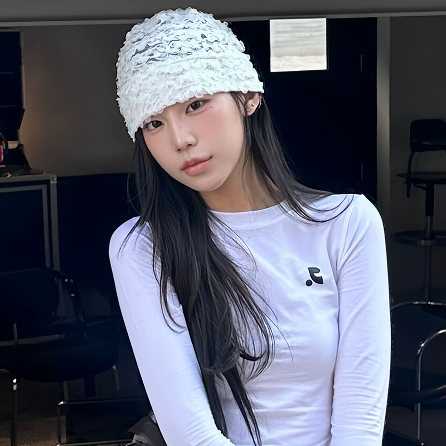 春夏にぴったりのバケットハットです。韓国ファッションを取り入れたデザインで、インスタ映え間違いなし！カジュアルなスタイルに合わせやすく、どんなコーディネートにもマッチします。お好きなカラーを選んで、あなたのスタイルを楽しんでください。