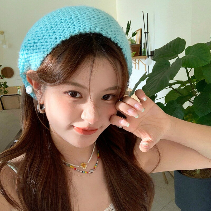 春夏にぴったりのかわいい三角スカーフヘアバンドです。韓国ファッションを取り入れたデザインで、様々なカラーから選べます。おしゃれなスタイルを楽しんで、あなたの個性を引き立てましょう！