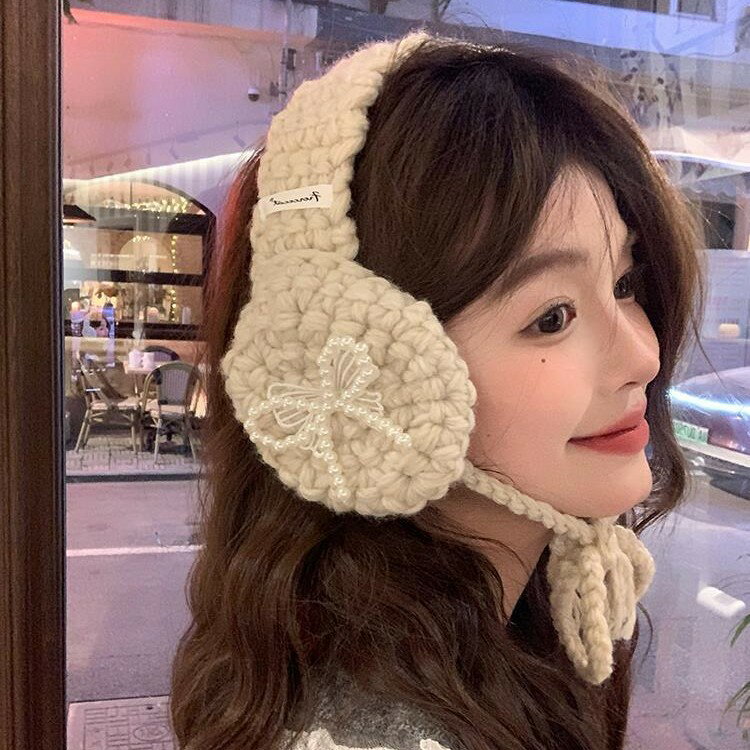 このイヤーマフは、韓国ファッションのトレンドを取り入れたかわいいデザインです。リボン付きで、女性らしさを引き立てます。寒い季節にぴったりのアイテムで、暖かさとスタイルを両立させましょう。ベージュとダークブラウンの2色展開で、どんなコーディネ...