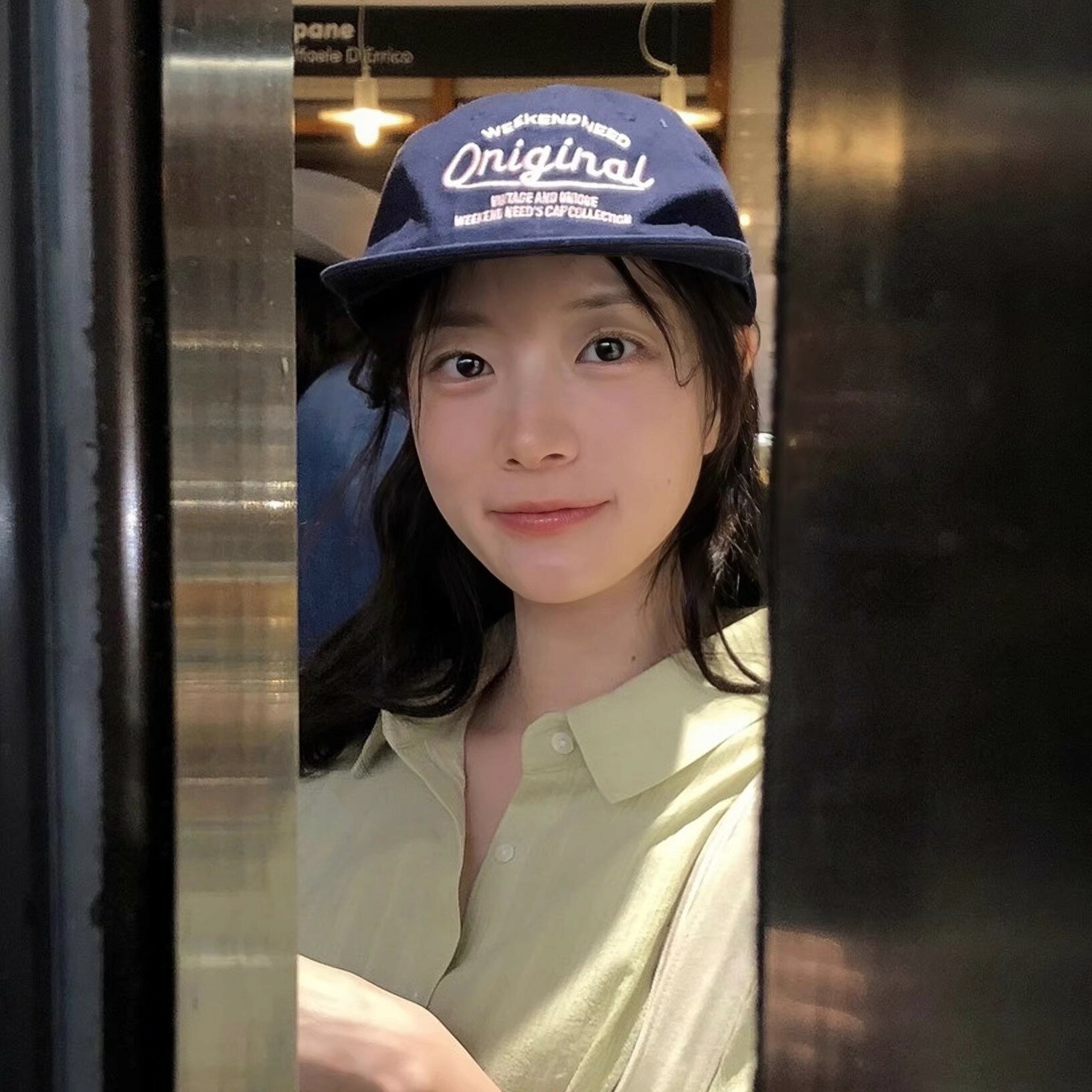春夏にぴったりの韓国ファッションキャップです。カジュアルなスタイルに最適で、さまざまなコーディネートに合わせやすいデザイン。ブルー、ネイビー、ライトブルーの3色からお選びいただけます。おしゃれで快適なキャップをぜひお試しください。