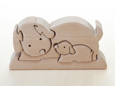 ●●立体パズル いぬ（ビーグル）●● 弾力に優れたブナ材を主に使用しています。ブナは、ねじれなどが少なく弾力性に優れた木。木目も美しく、適度な重さと強度を兼ね備えています。 木のぬくもりを生かし、飽きのこないシンプルなデザインに仕上げました...