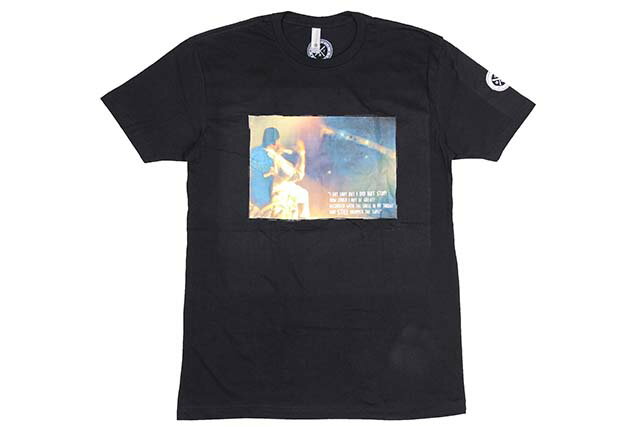 ★商品説明★ スタイル ティーシャツ 素材 100% COTTON カラー BLACK サイズ ●M ┣着丈:71cm ┣身幅:48cm ┗袖丈:21cm ●L ┣着丈:72cm ┣身幅:52cm ┗袖丈:22cm ●XL ┣着丈:76cm...