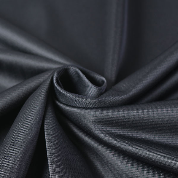 ◆商品説明◆ カラー：黒 巾：120cm 商品説明：厚さ：やや薄手・ポリエステルトリコットの桃肌のような繊細な微起毛でウオーム感のあるニット裏地です。 混用率：ポリエステル100% 伸縮性：やや有り ◆ご注意ください◆ 国内外のテキスタイル...