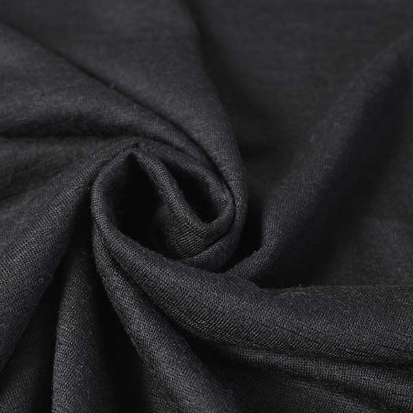 ◆商品説明◆ カラー：黒 巾：115cm 商品説明：厚さ：やや薄手・梳毛（細くて綺麗なウール糸）の天竺はやや甘い編地で透け感があり、ふんわりとしたソフトな風合いのニットです。プルオーバー、ワンピース、スカート、カーディガンなどに。 混用率：...