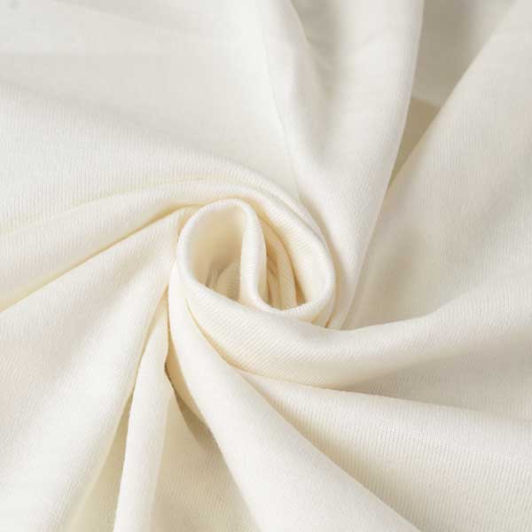 ◆商品説明◆ カラー：オフ白 巾：155cm 商品説明：厚さ：やや薄手・コーマー(細くてきれいなコットン糸）天竺は度目が詰まって綺麗な表面感でしっかりしたニットです。肌触りも良く、プルオーバー、ワンピース、スカート、パーカー、ジャケットなど...