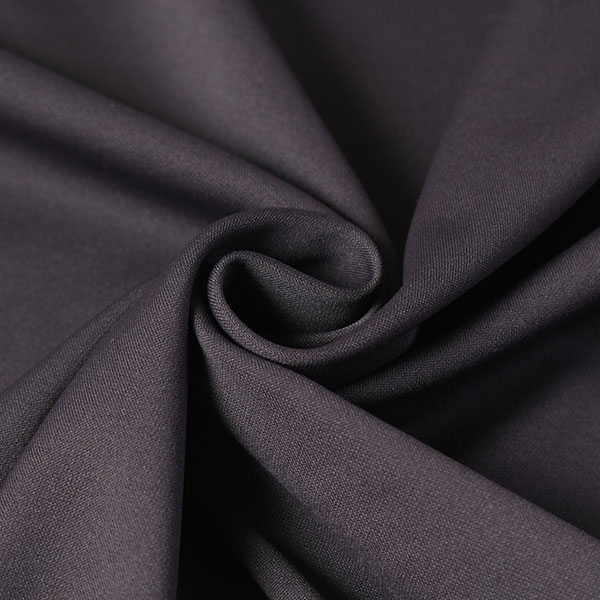 ◆商品説明◆ カラー：黒 巾：150cm 商品説明：厚さ：やや薄手・ポリエステルの度目が詰まりしっかりした2WAY（たてヨコ伸びる）ストレッチニットです。膨らみ感があり、ソフトな風合いです。プルオーバー、シャツ、などや速乾性もありスポーツア...