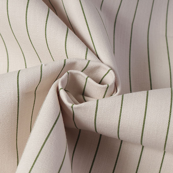 ◆商品説明◆ カラー：グレー緑ストライプ 巾：77cm 商品説明：厚さ：普通・コットン帆布は本来,船の帆に使用された厚手の平織で、超高密度に織られた丈夫な素材で、先染めストライプ柄です。ハリコシがありハードな風合いです。ブルゾン、コートなど...