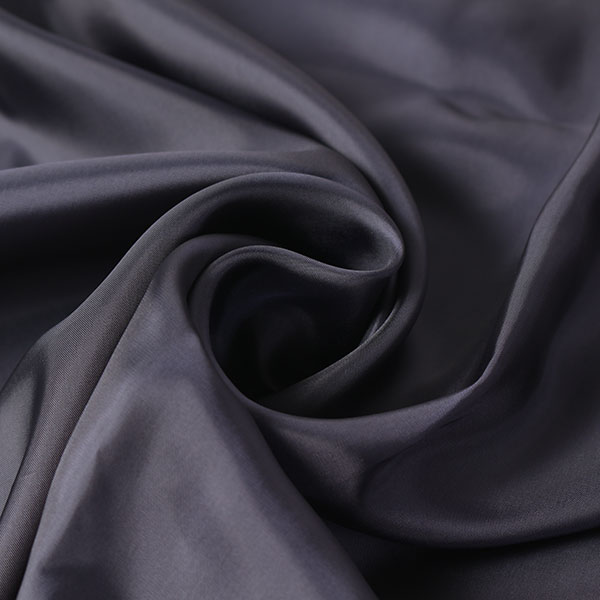 ◆商品説明◆ カラー：紺 巾：135cm 商品説明：厚さ：やや薄手・ポリエステル平裏地です。 混用率：ポリエステル100% 伸縮性：無し ◆ご注意ください◆ 国内外のテキスタイルメーカー、テキスタイルコンバーターの展示会見本で作成された商品...