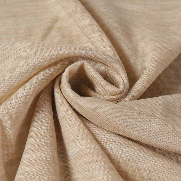 ◆商品説明◆ カラー：赤ベージュ 巾：120cm 商品説明：厚さ：やや薄手・カラーミックス感のあるトップ杢梳毛（細くてきれいなウール糸）天竺はしなやかなソフト風合いで、ウオーム感のあるニットです。特殊処理してありますのでチクチクしません。プ...