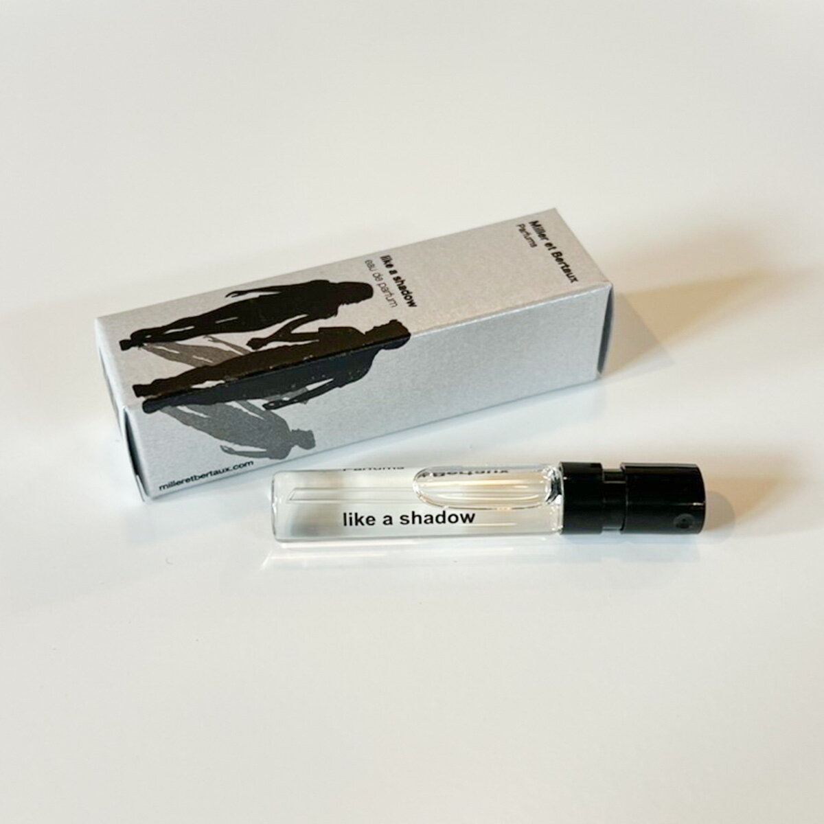 Miller et Bertauxオードパルファンお試しサイズ2ml 1つ1つの香水の中には、快適でセクシー、自由でありオリジナリティを感じることのできる、まさに彼らの世界観そのものを表しています。 アートコレクションにホームフレグランスと...