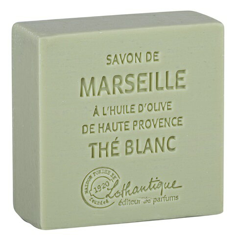 Lothatiqueロタンティック フランスで最も有名なフレグランスブランドのひとつであるロタンティック社は、夏には一面にラベンダーの花が咲くプロヴァンスの山間に位置する場所に広大な工場を有し、その恵まれた環境において植物性原料にこだわり安...