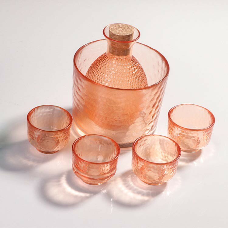 お酒を楽しむ 酒器セット 徳利1本+盃4個+冷酒器/温め器1個お酒の席をお洒落に華やかに♪ボウル容器に氷水を入れれば、冷酒も簡単に作れます。お店のように小洒落た雰囲気を演出できる徳利は、ボトルから注ぐのとはまた違った、まろやかな味わいを楽し...