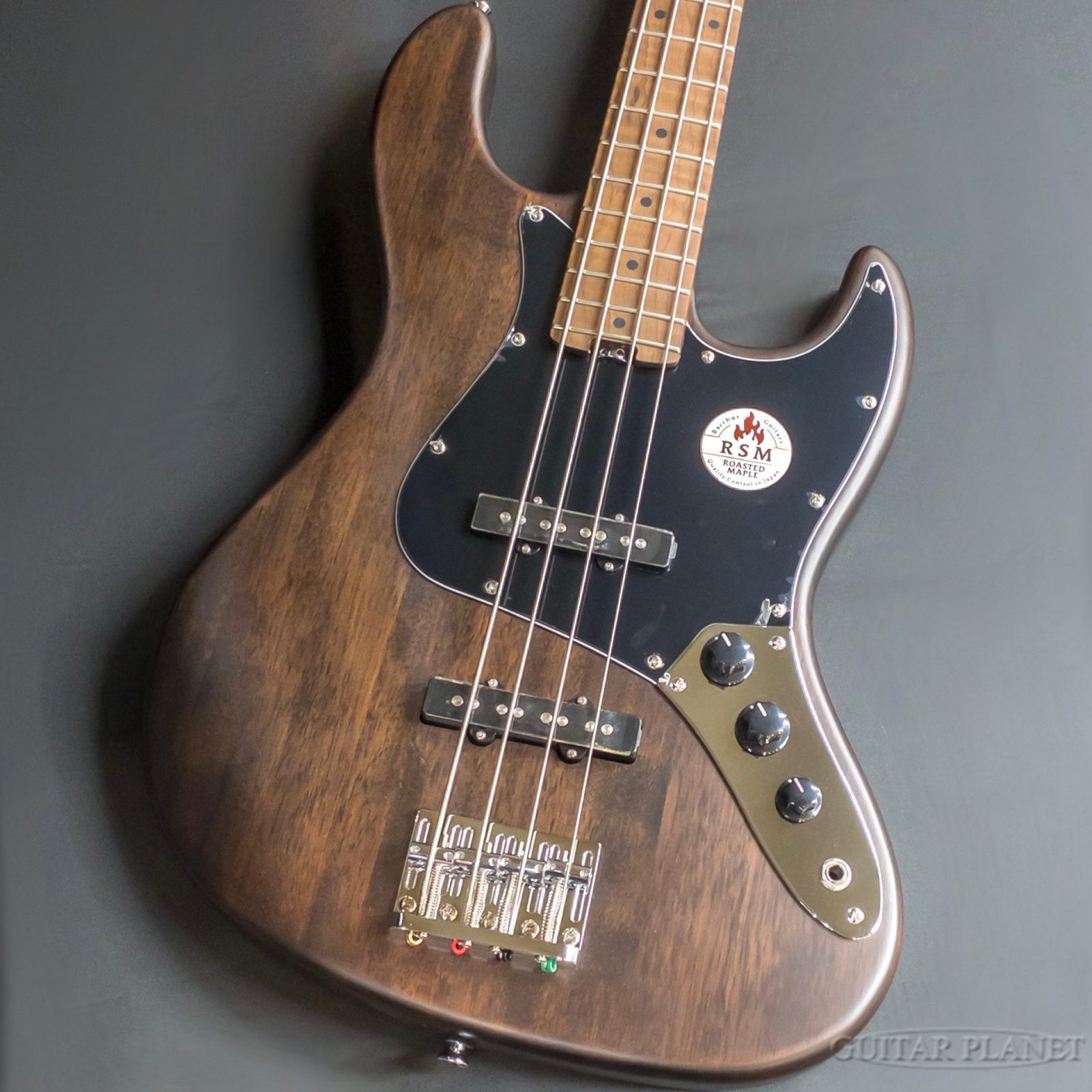 Bacchus Global Series WL4-STD/RSMのご紹介です。 ルックスとサウンドに大きく貢献しているROASTED MAPLEシリーズ。 加熱処理したローステッドメイプルをネックに用いて、ローストされた特有の色味がアクセ...