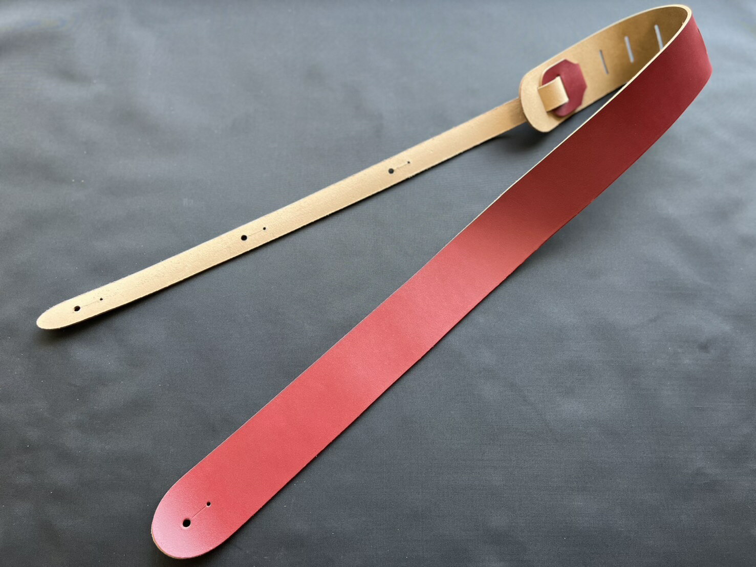 最もスタンダードなシェイプのレザーストラップです。 お問い合わせ:03-3259-0031　