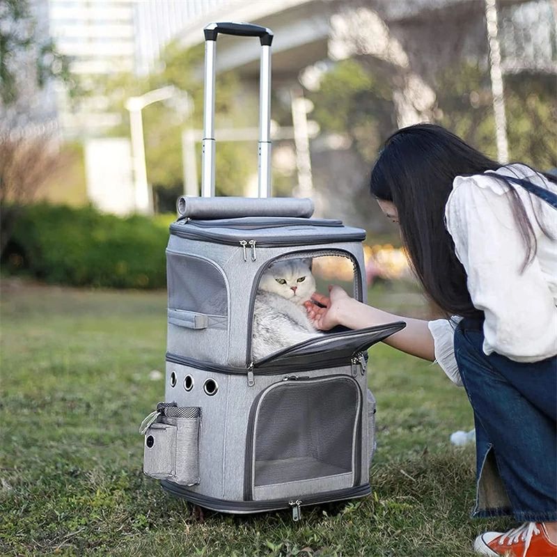 「いつものハウスで」ペットの様子が外から見えるメッシュ窓があり、また風通しがいいのでハウスとして使用することが出来ます。天井はファスナーで開閉なのでワンちゃんやニャンコを抱っこしながらの出し入れがスムーズ。正面扉を開ければ自由に出入りできま...