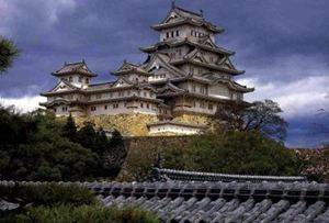 1/300 ダイ ヒメジジョウ詳しい納期他、ご注文時はお支払・送料・返品のページをご確認ください関連キーワード：スケールプラモデル スケールモデル 模型1/300 大姫路城 建12 組み立て式プラモデル ジャンル 建物プラモデル 関連キーワ...
