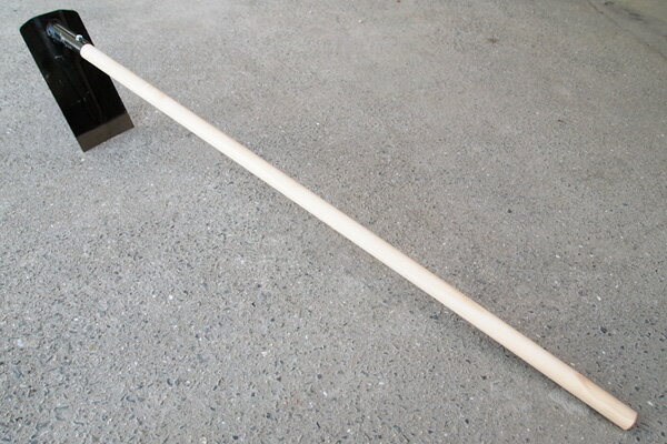 ◆播州三木産　高級鍛造　本職用◆谷上鍬(並)　ラミー柄付 #308 播州三木市、名工の本職用高級農業用具です。 土をかき寄せたり、畝作りに最適です。 高級鍛造ですので耐久性に優れ長い期間ご使用頂けます。 ■先巾：約135mm　丈：約270m...