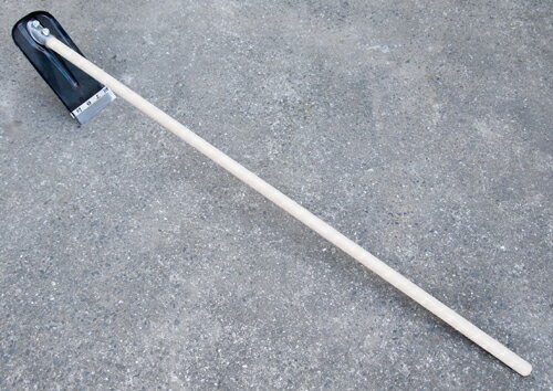 ◆播州三木産　高級鍛造　農園用具◆谷上鍬(ハガネ付) 1500mm柄 #2002 播州三木市、名工による高級鍛造(手打)の農園用具です。 土をかき寄せたり、畝作りに最適です。 耐久性に優れ長い期間ご使用頂けます。 ■先巾：約145mm　丈：...