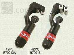 ●メーカー:アサダ●型式:42PL-R70014P●出荷目安:3営業日以内被覆銅管用●薄刃強力タイプでバツグンの切れ味。●スムーズなハンドル回転。●リーマ付●切断能力：φ5〜32mm(被覆外径)●回転半径：105mm●全長：140mm●予備...