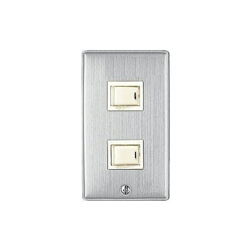 ●メーカー:パナソニック●型式:WN7503●材質:耐食アルミニウム合金●出荷目安:即日出荷新金属プレートです。●プラマイ両用ねじ採用●取付枠は付いておりません。