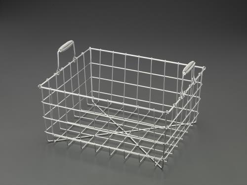 仕様：●サイズ(mm):400×300×200(H)●目開:45mm●線径:2.5mm●材質:ステンレス(18-8)●重量:1.15kg●取っ手付●線径が太く重量のある大きめの部品に商品画像に関する注意事項：●画像に数字等の情報が入っている...