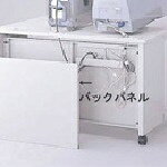 特長：デスク背面の配線コードをすっきりと隠す事ができます。取付簡単な引っかけ式です。仕様：間口(mm)：1665奥行(mm)：25高さ(mm)：550材質：スチロール　メラニン焼付塗装本体重量(kg)：6.5材質：スチールメラミン焼付塗装W...