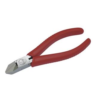 ストリップ用穴なしタイプ ●刃にストリップ用の穴がないので、電線の切り残りがない ■ 仕様 ●全長：150mm ●質量：135g